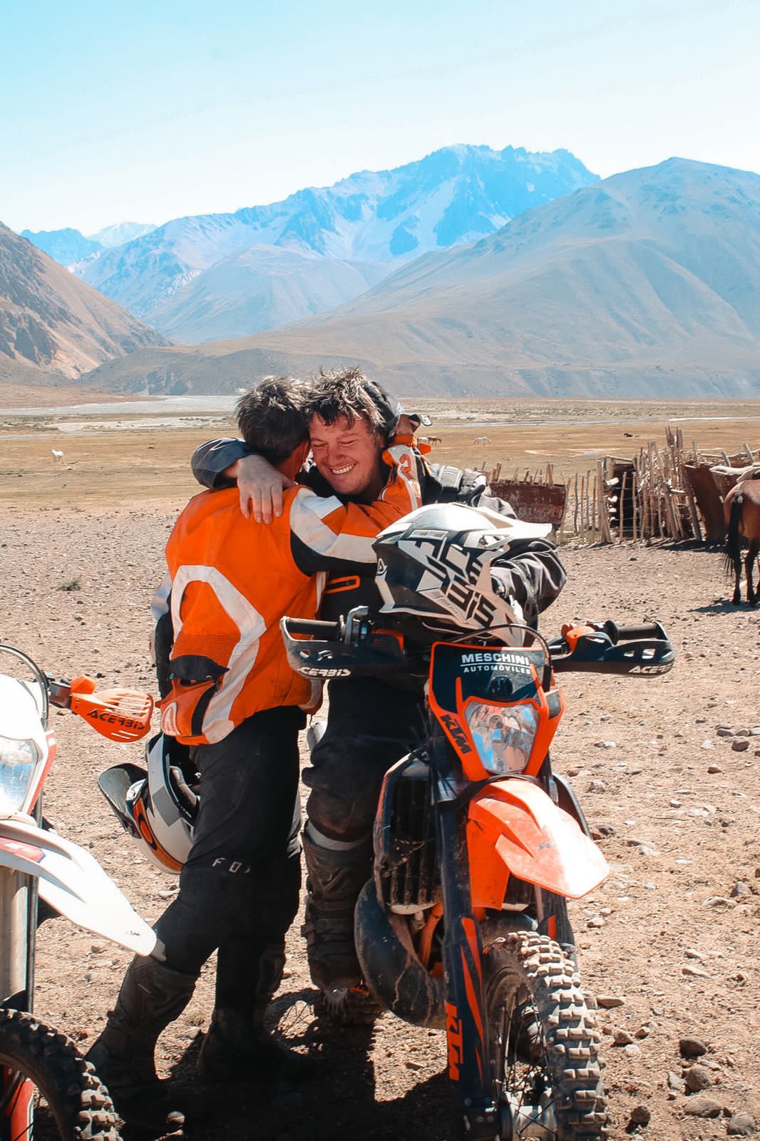 Barbery y Quiroga: Dos locos lindos que conmemoraron con un enduro ...