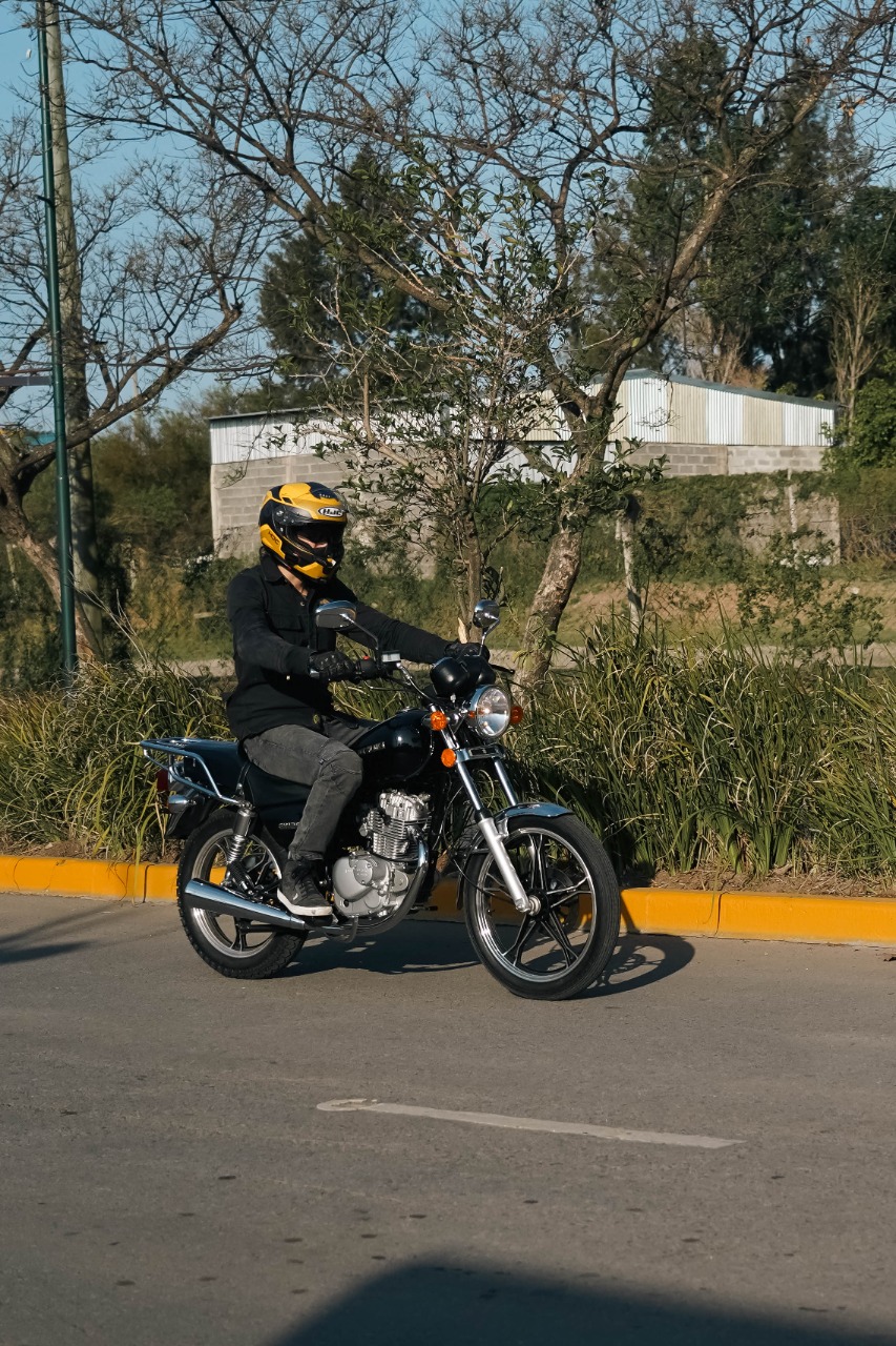 Test Ride: Suzuki GN 125 F - Motoblog.com