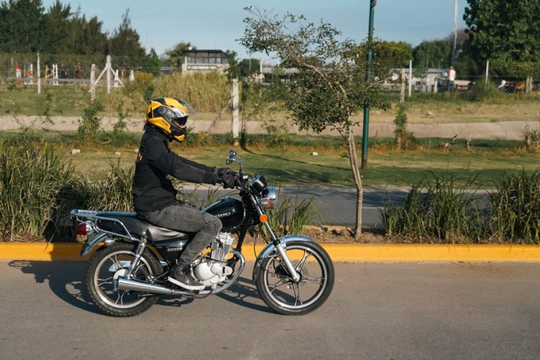 Test Ride: Suzuki GN 125 F - Motoblog.com