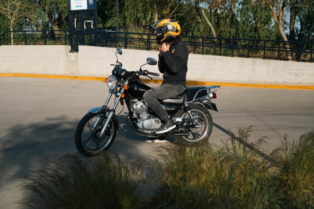 Test Ride: Suzuki GN 125 F - Motoblog.com