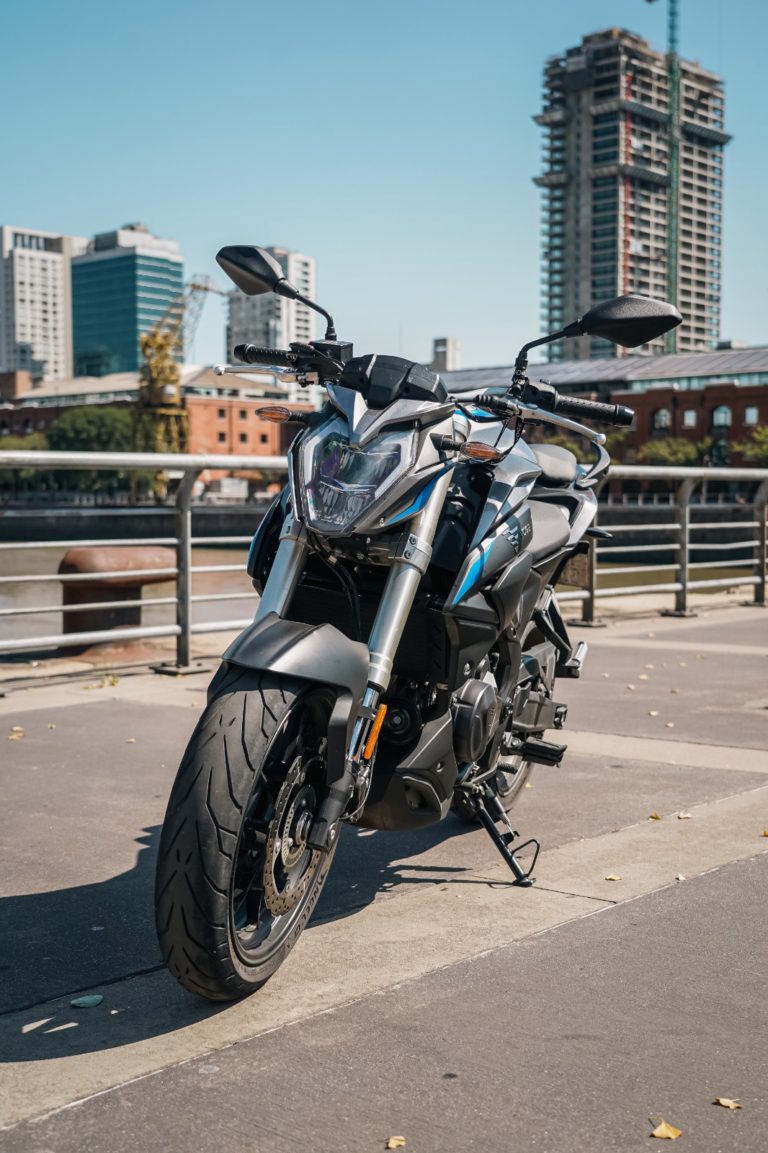 Test Ride: Voge 500R - Motoblog.com