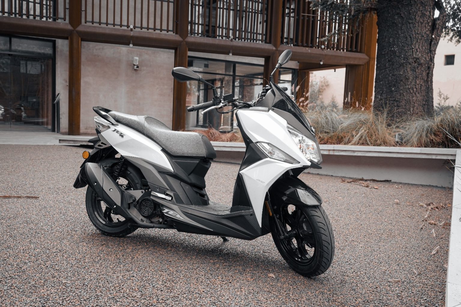 Test Ride: SYM Jet 14 200 - Motoblog.com