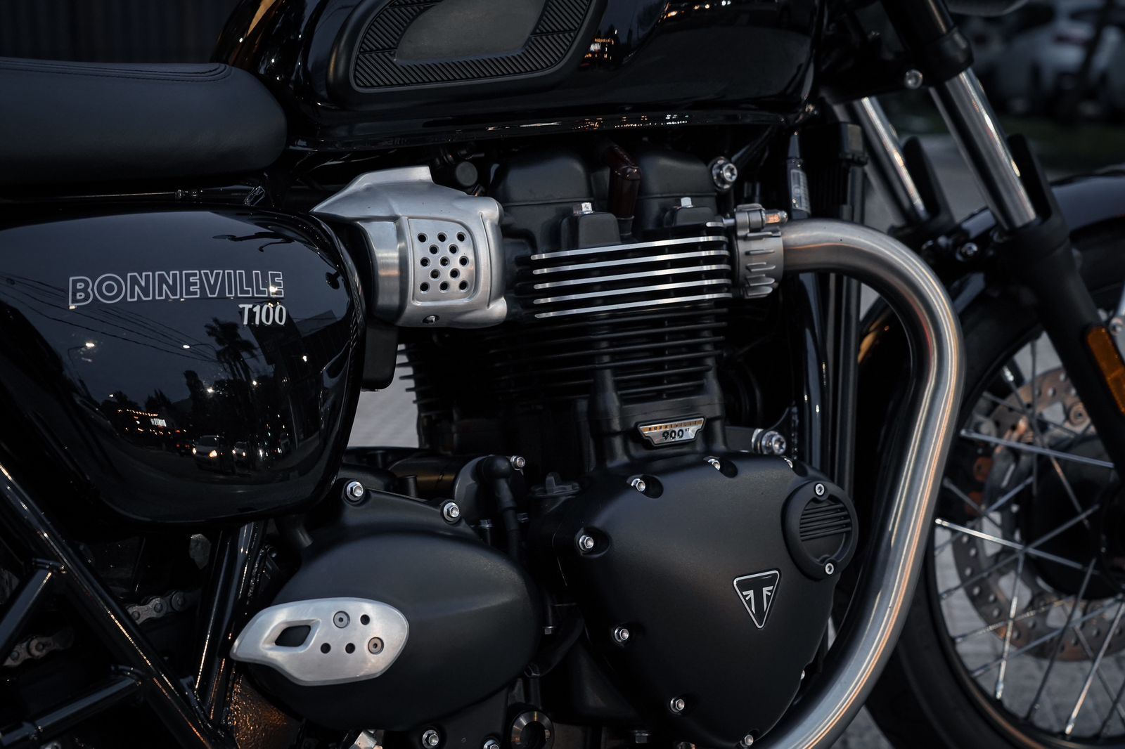 Test Ride: Triumph Bonneville T100 - Motoblog.com