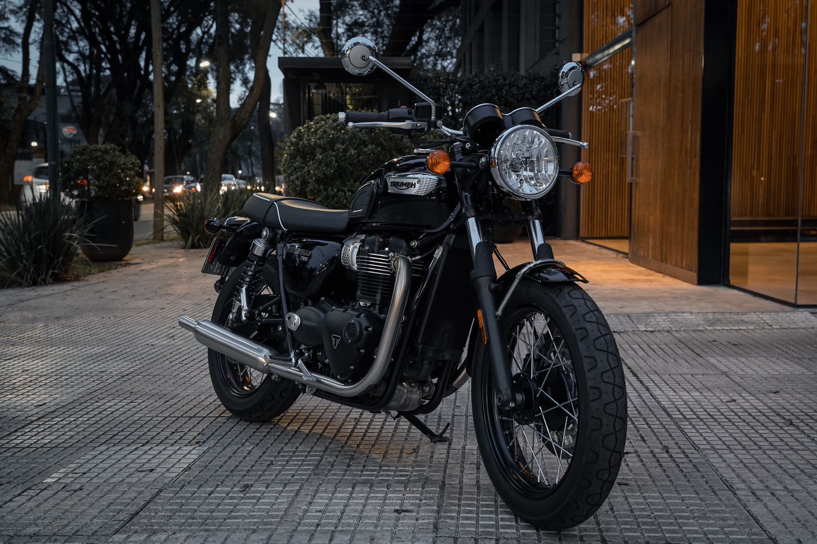 Test Ride: Triumph Bonneville T100 - Motoblog.com