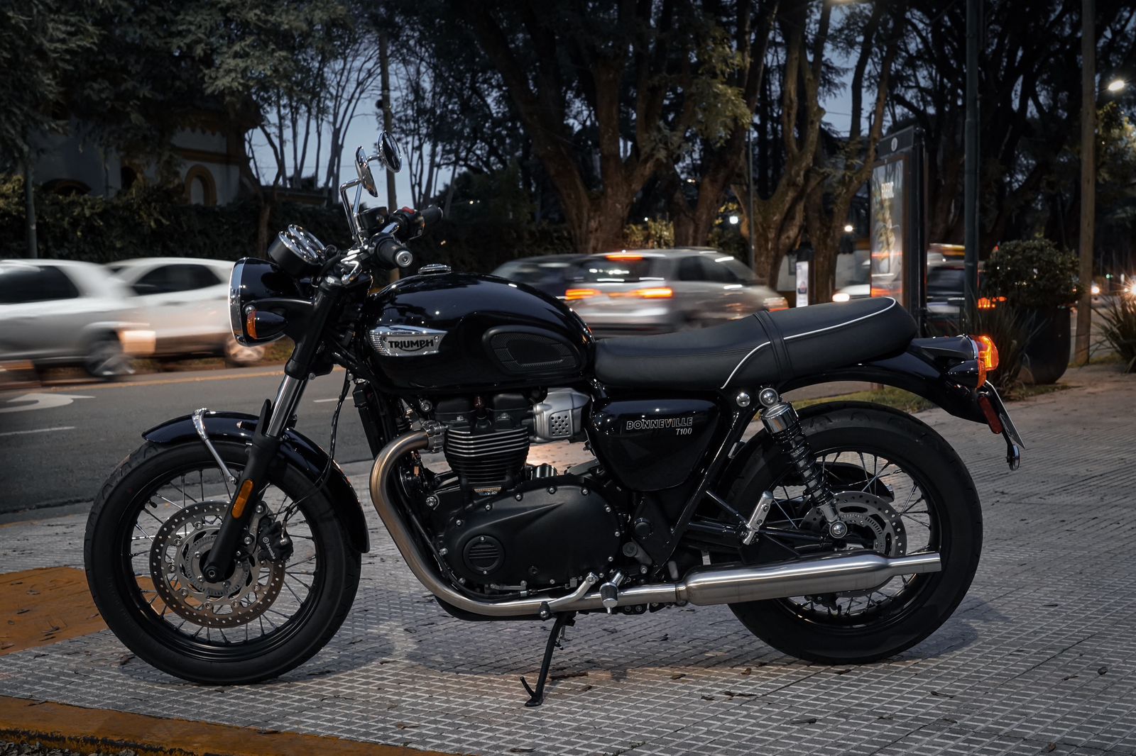 Test Ride: Triumph Bonneville T100 - Motoblog.com