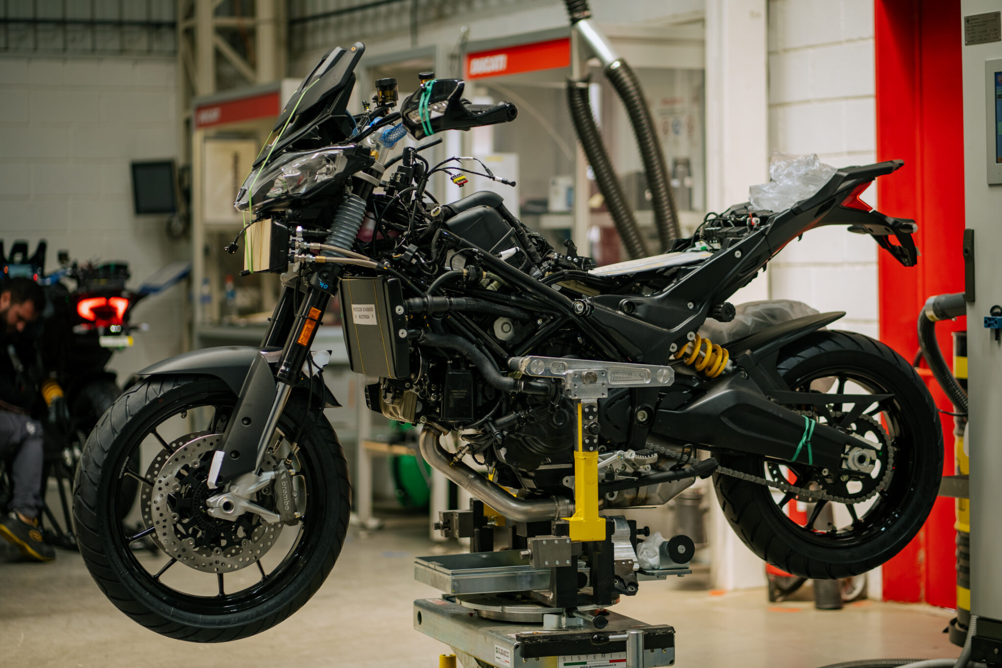 Lanzamiento Multistrada V2 y V2S y Visita a la planta de Ducati ...