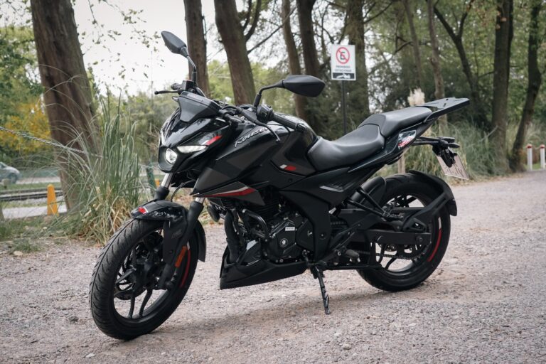 Test Ride: Bajaj Rouser N250 - Motoblog.com