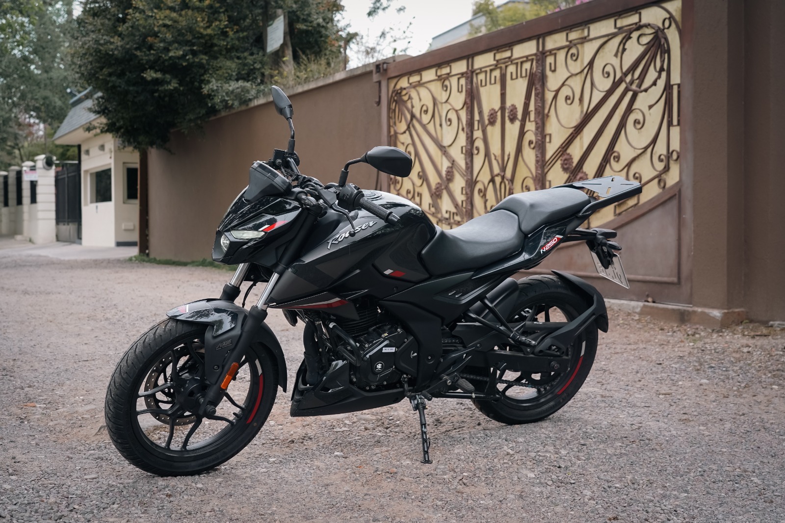 Test Ride: Bajaj Rouser N250 - Motoblog.com