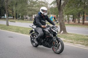 Test Ride: Bajaj Rouser N250 - Motoblog.com
