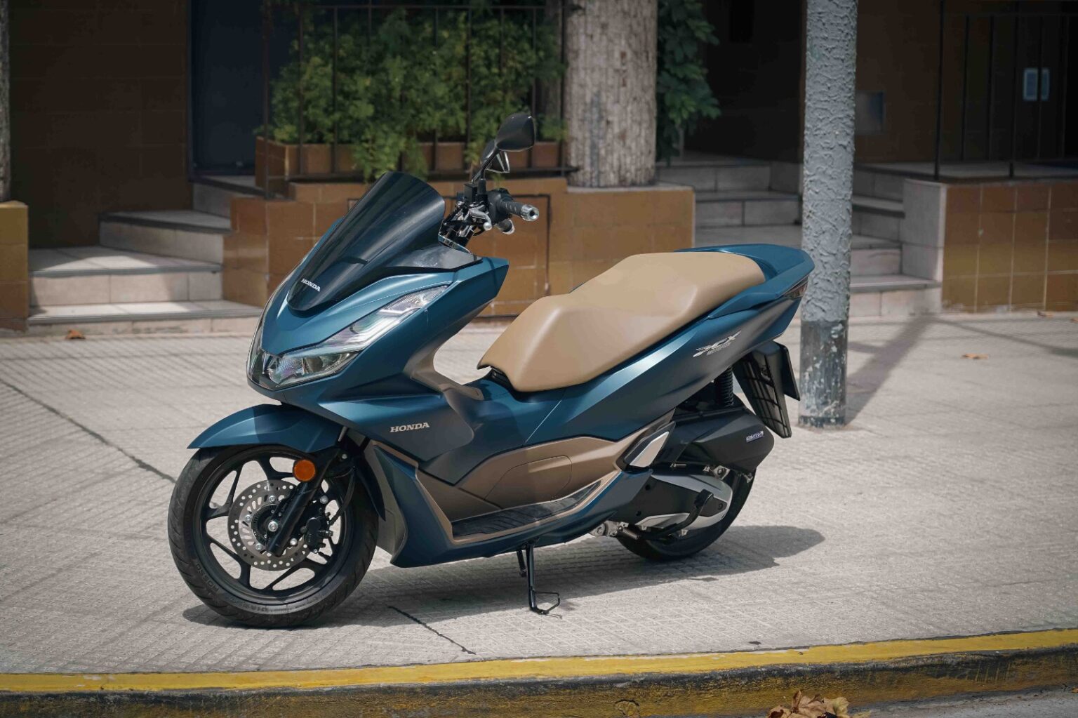 Test Ride: Honda PCX 160 - Motoblog.com