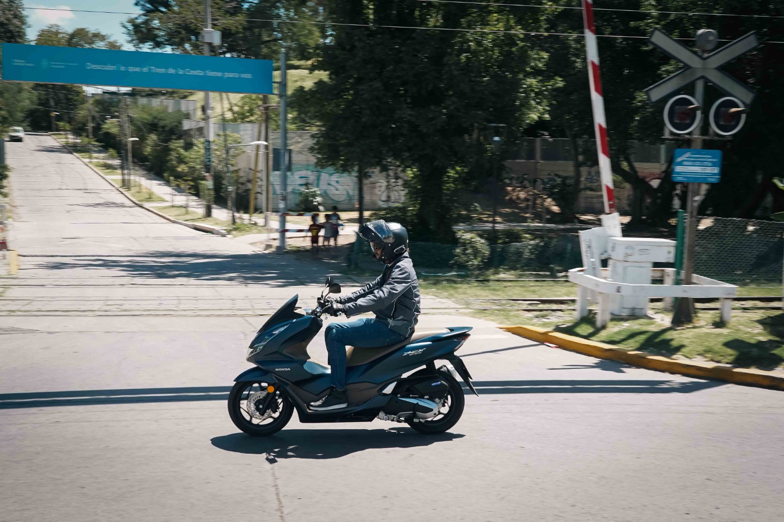 Test Ride: Honda PCX 160 - Motoblog.com