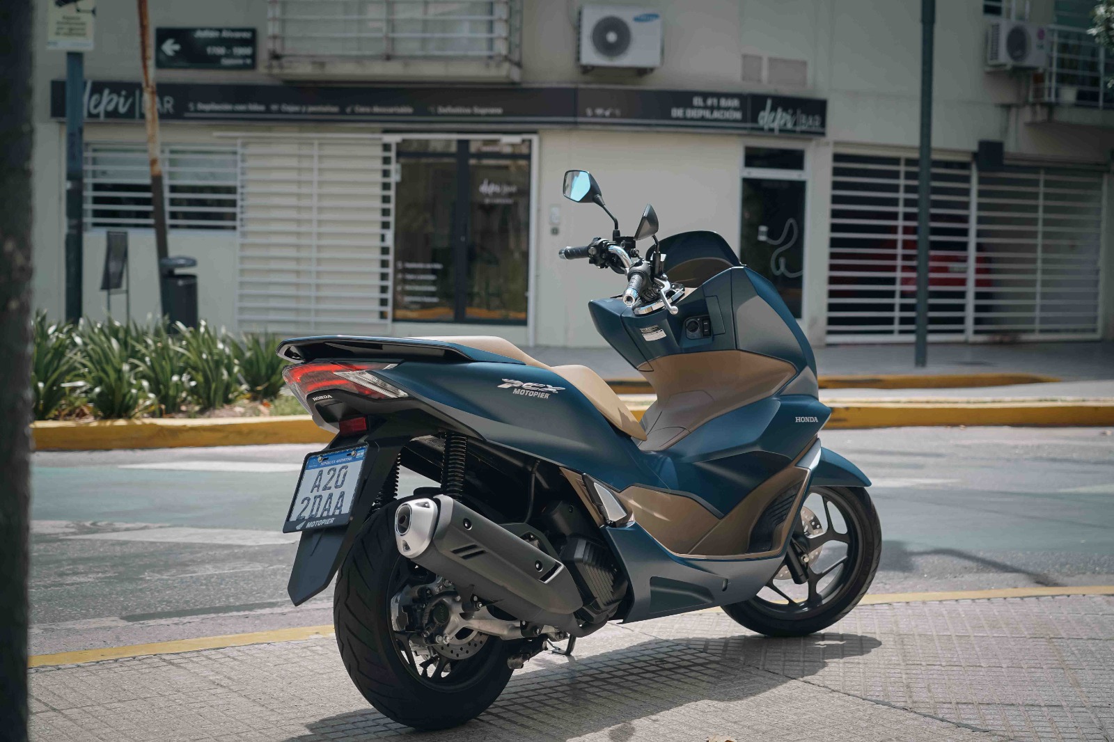 Test Ride: Honda PCX 160 - Motoblog.com
