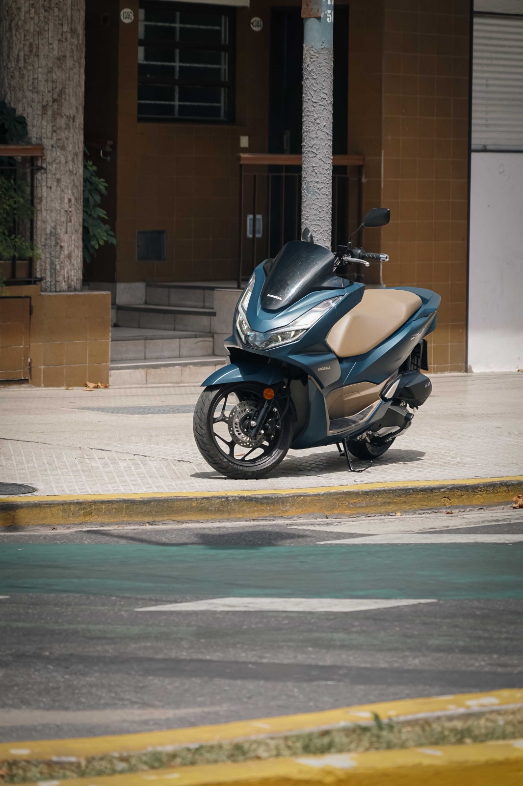 Test Ride: Honda PCX 160 - Motoblog.com