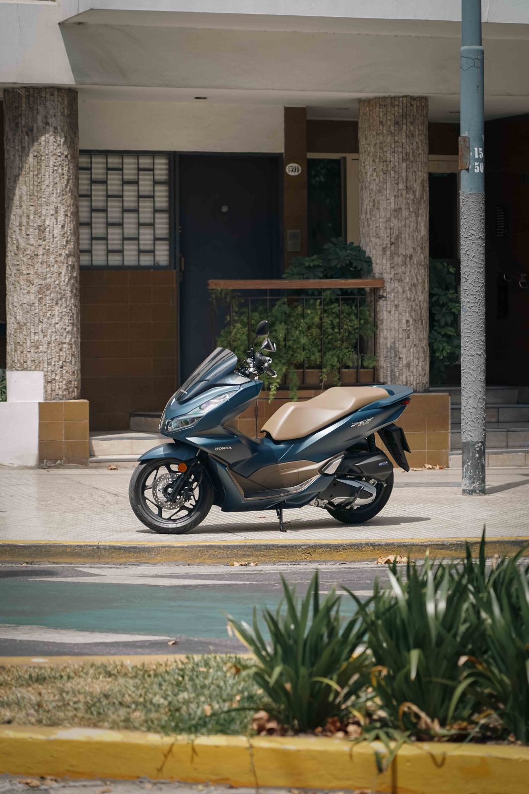 Test Ride: Honda PCX 160 - Motoblog.com
