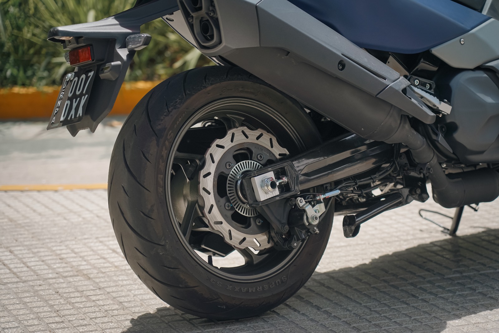 Test Ride: Sym Maxsym TL 508 - Motoblog.com