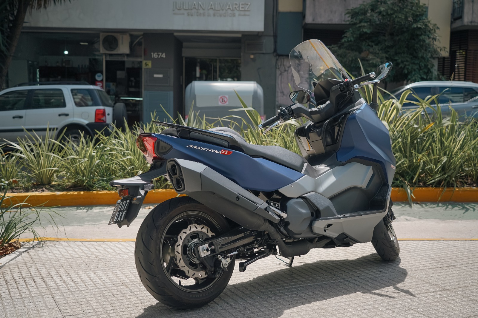 Test Ride: Sym Maxsym TL 508 - Motoblog.com