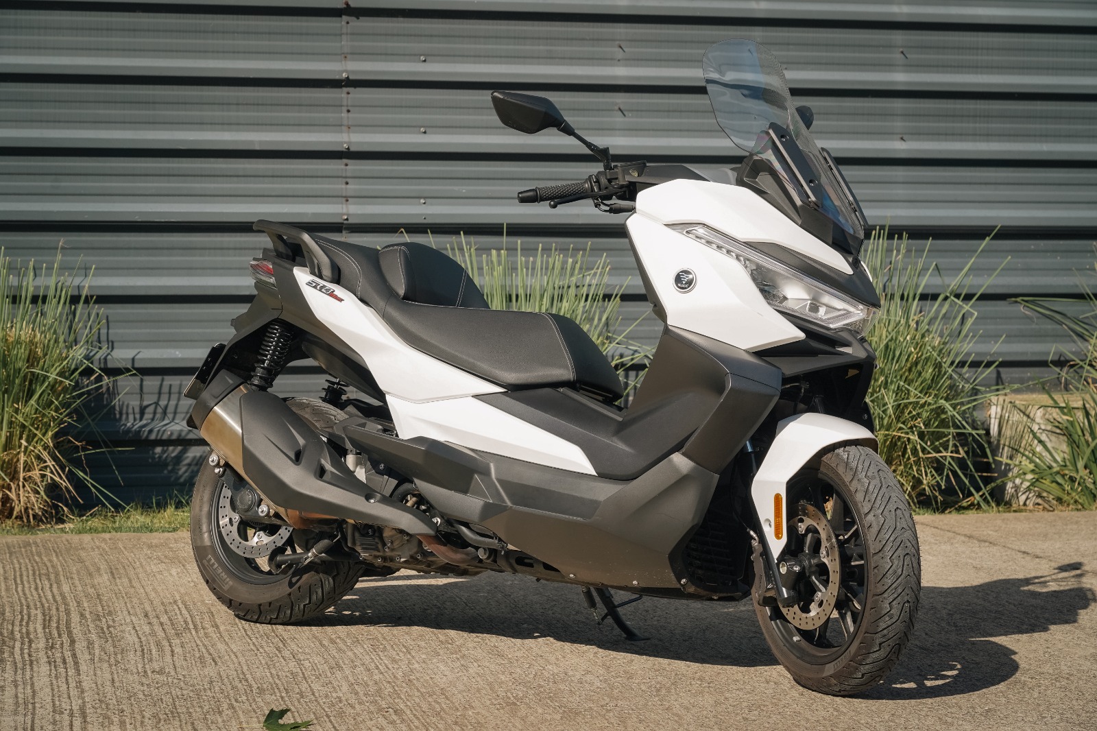 Test Ride: Voge SR4 Max - Motoblog.com