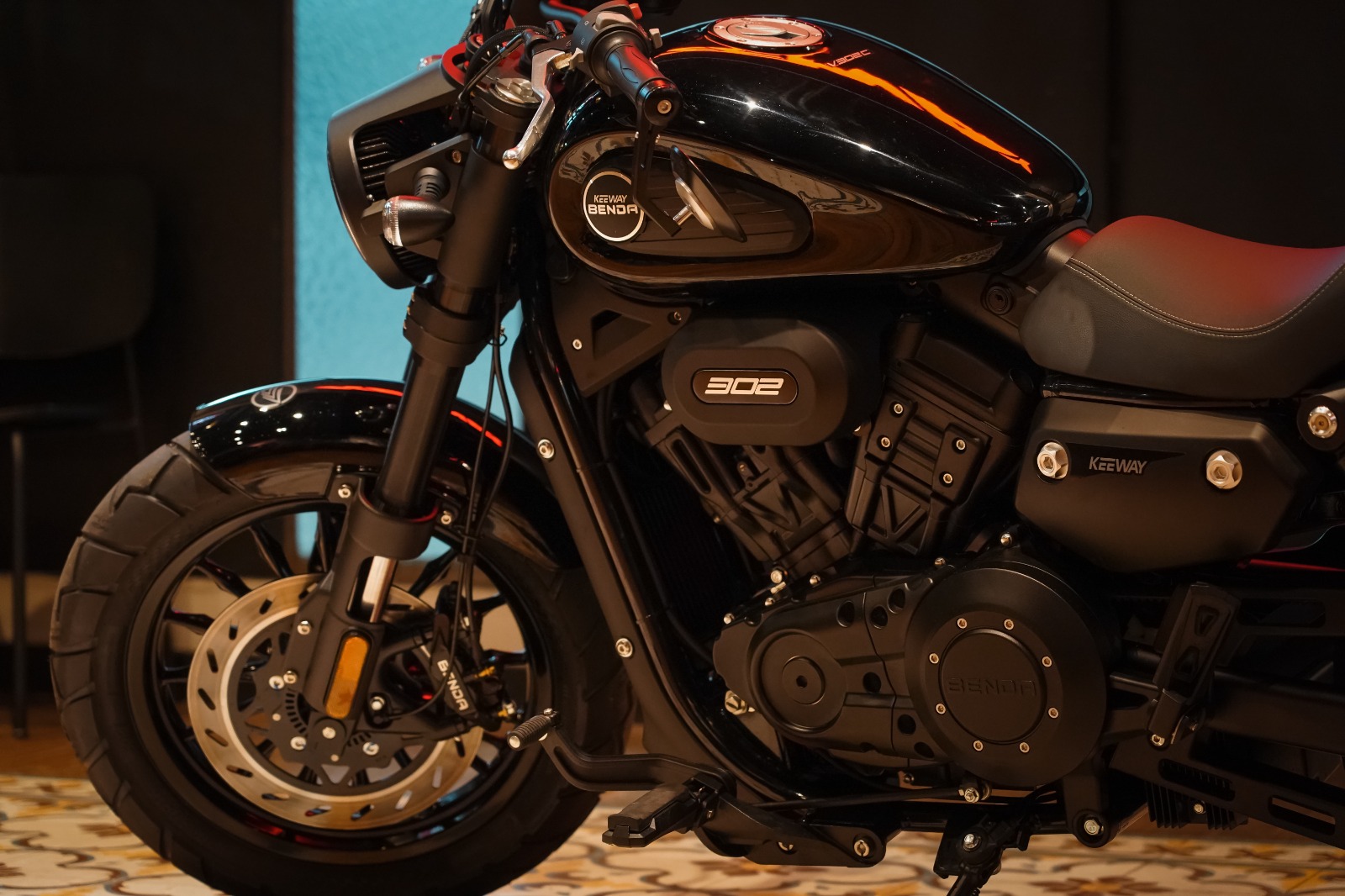 Llegó la custom: Keeway presentó anoche la V302C, que ya está ...