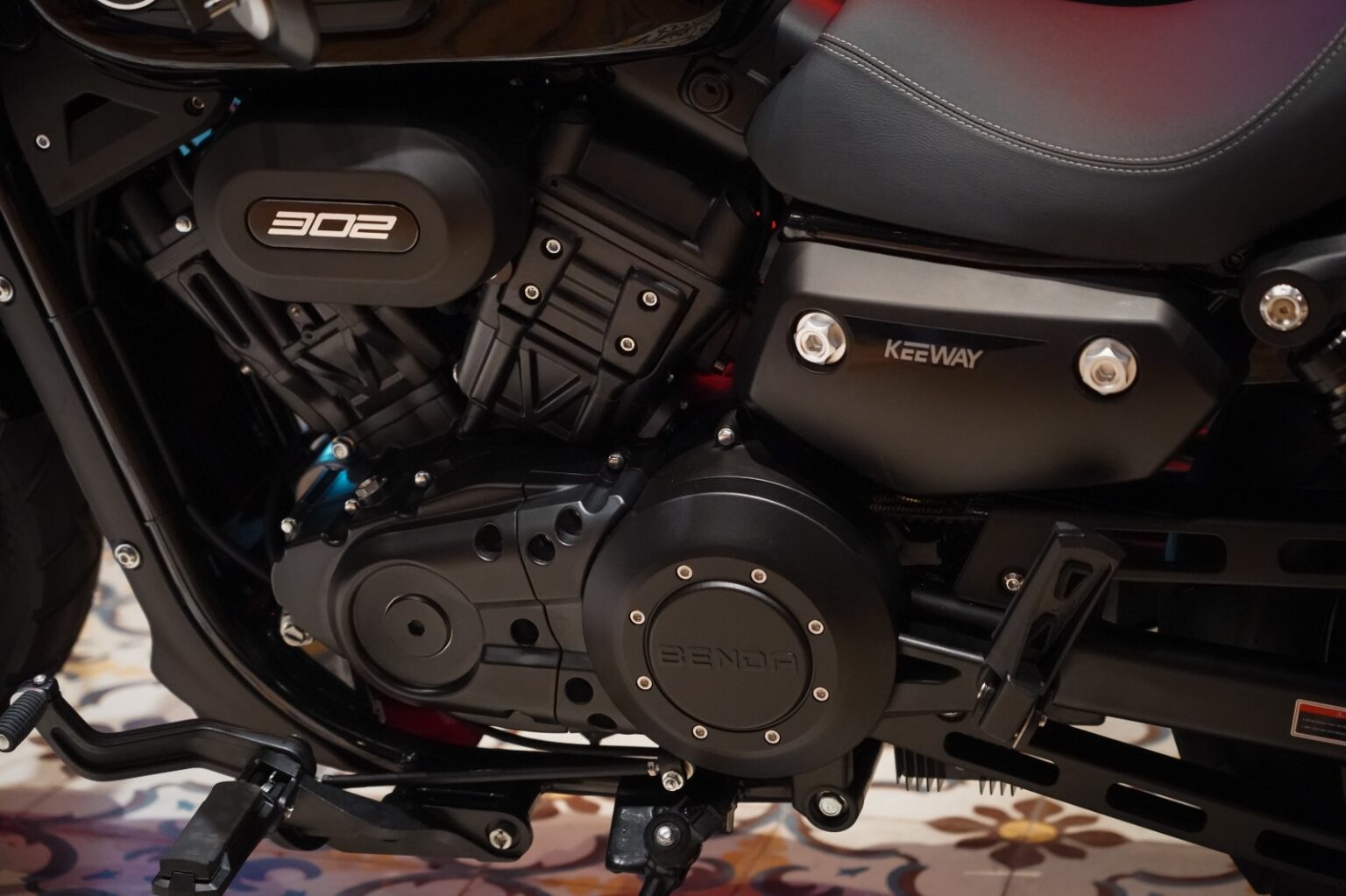 Llegó la custom: Keeway presentó anoche la V302C, que ya está ...