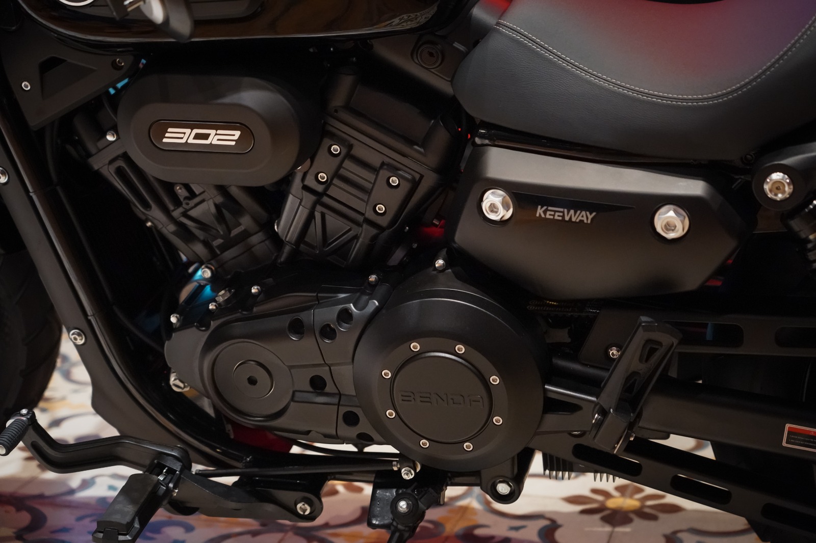 Llegó la custom: Keeway presentó anoche la V302C, que ya está ...
