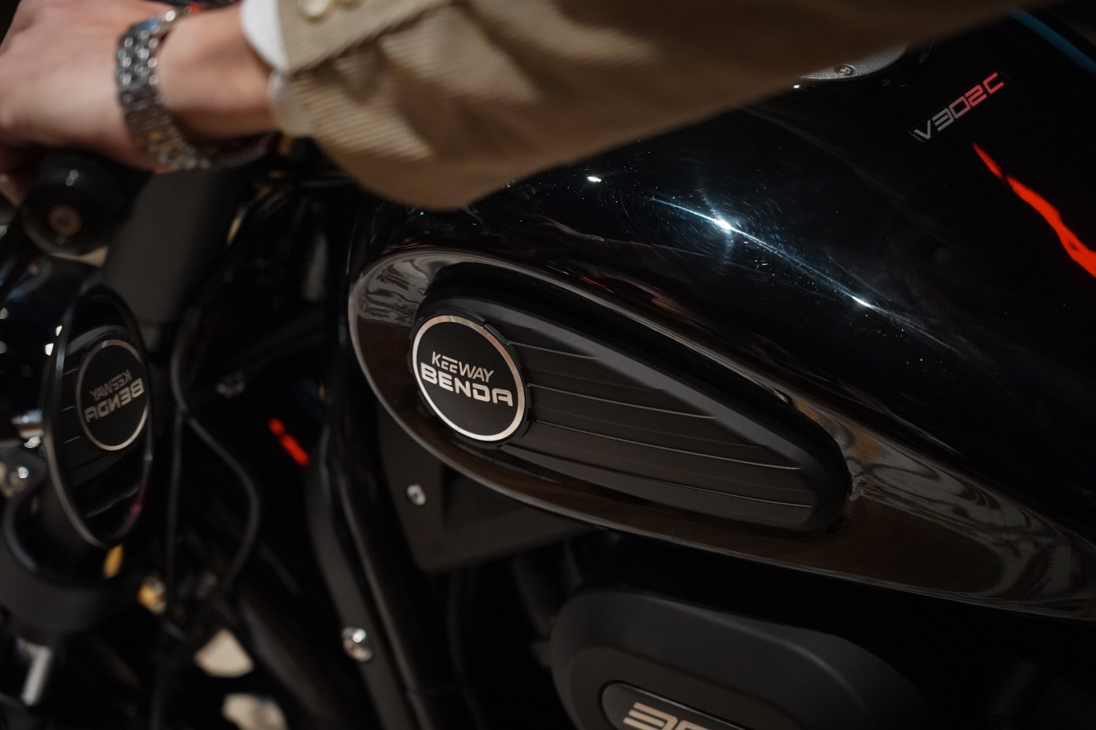 Llegó la custom: Keeway presentó anoche la V302C, que ya está ...