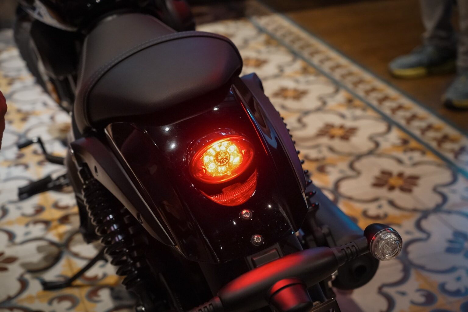 Llegó la custom: Keeway presentó anoche la V302C, que ya está ...