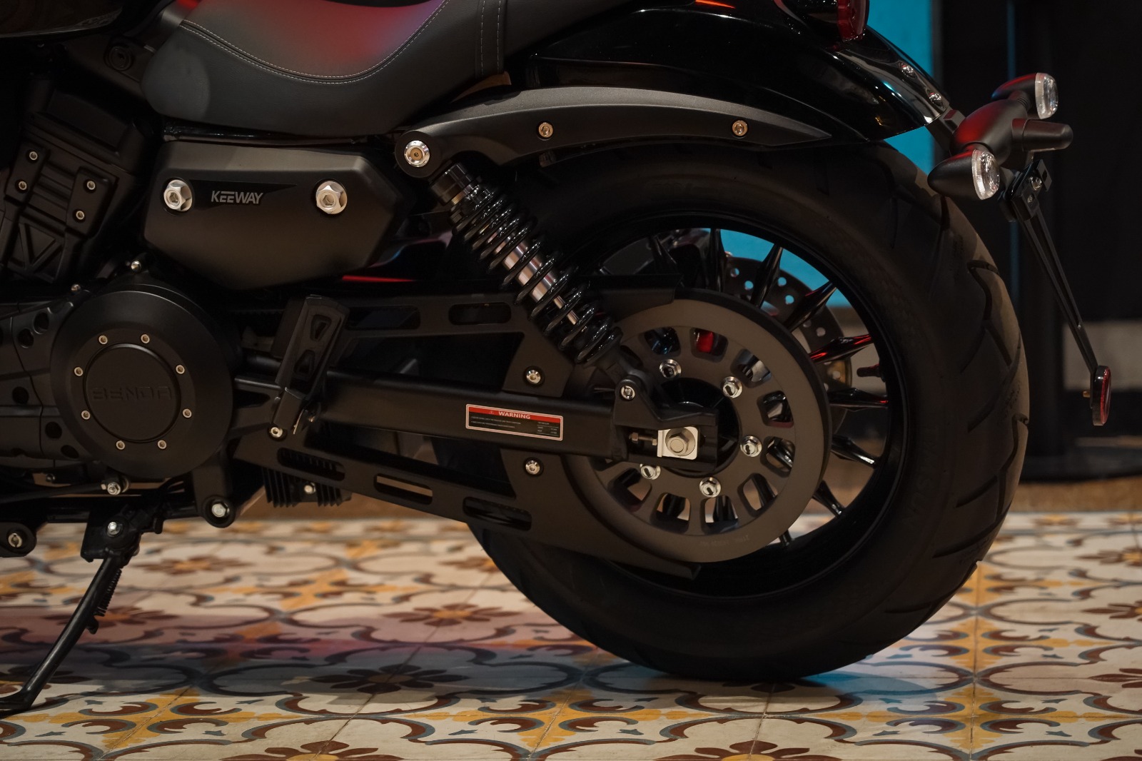 Llegó la custom: Keeway presentó anoche la V302C, que ya está ...