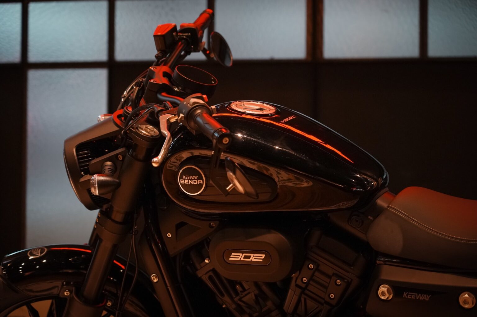 Llegó la custom: Keeway presentó anoche la V302C, que ya está ...