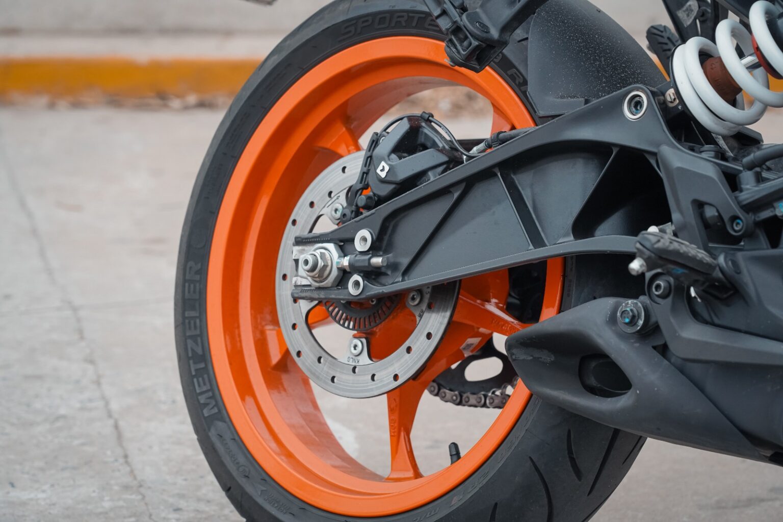 Test ride: KTM 390 Duke (G3) - Motoblog.com