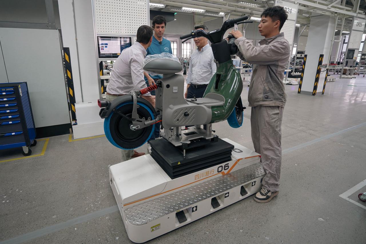 Motoblog en China: Así fabrica el grupo Keeway sus motos eléctricas EZI ...
