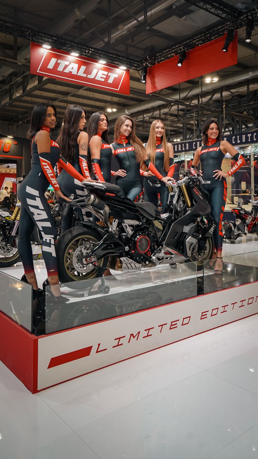 EICMA 2024: Italjet presentó scooter más terrenal y una bestia de 700 ...