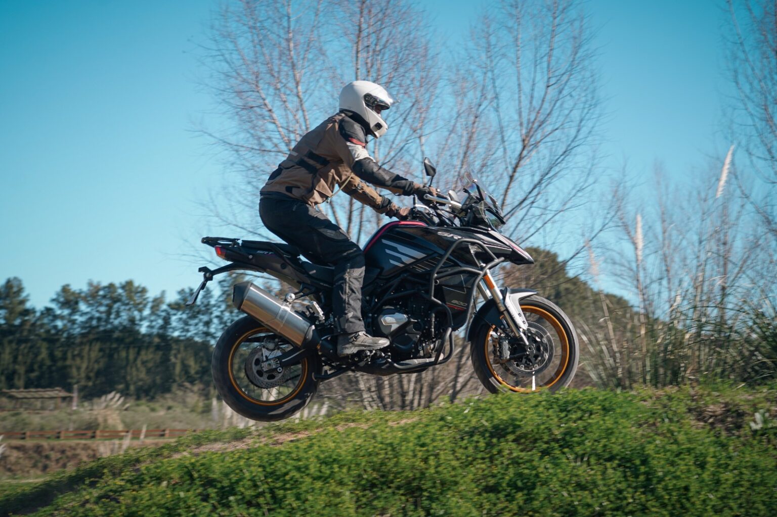 Test ride: QJMOTOR SRT 800SX - Motoblog.com