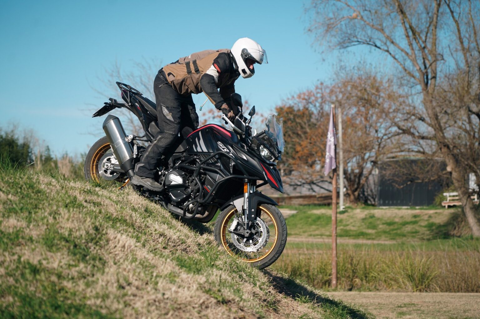 Test ride: QJMOTOR SRT 800SX - Motoblog.com