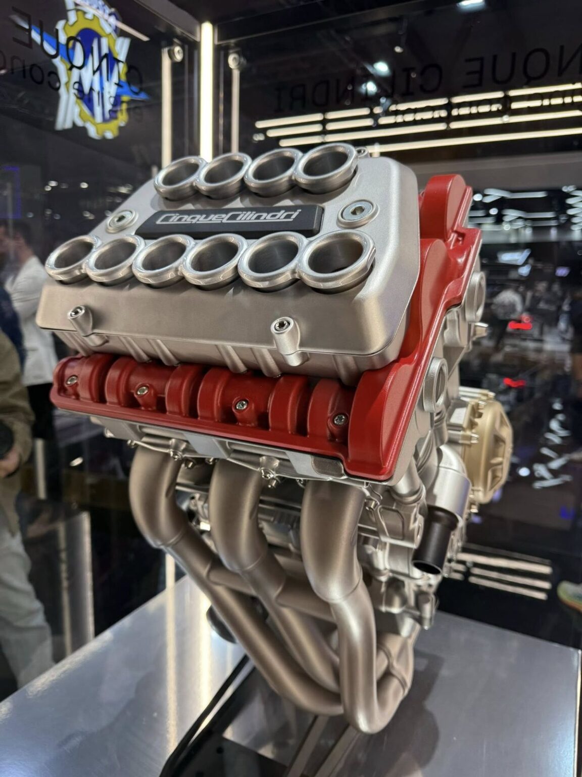 Cinque Cilindri: MV Agusta prepara la sucesora de la F4 con un motor V5 ...